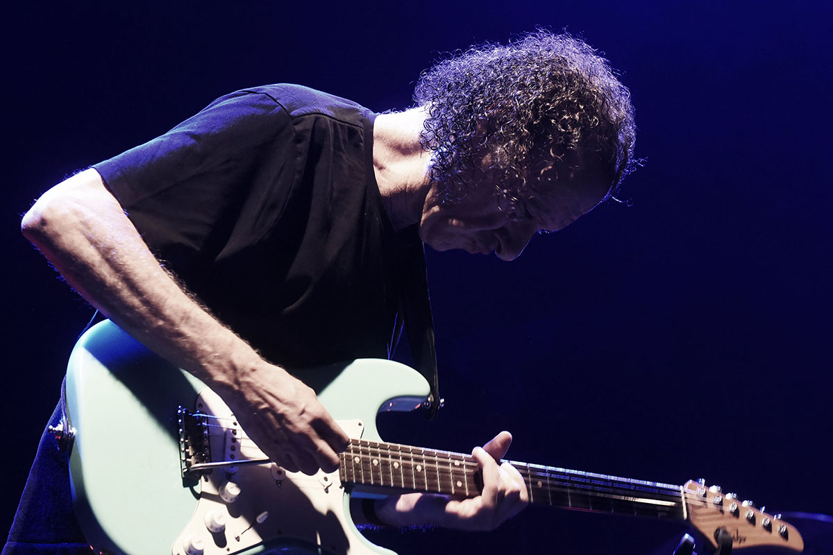 Scott Henderson: “El jazz está hecho para superar todo tipo de barreras”