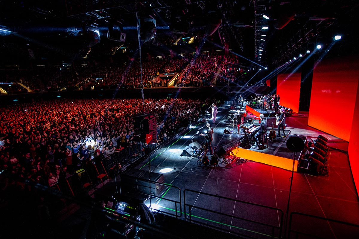 Con un show poderoso y emotivo, Fito Páez dio el primer concierto por ...