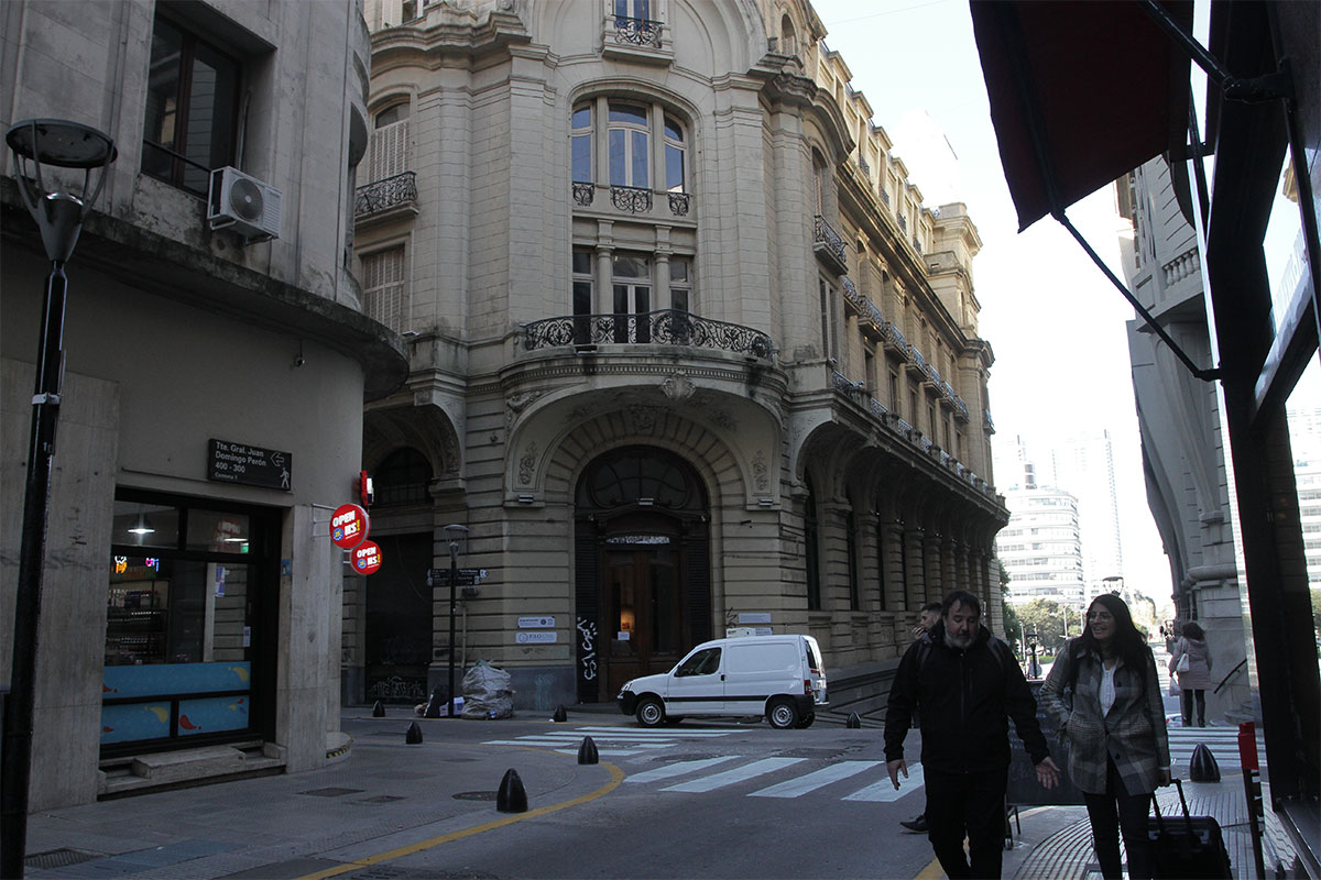 Oficinas vacías y calles silenciosas: de aquel clásico microcentro ...