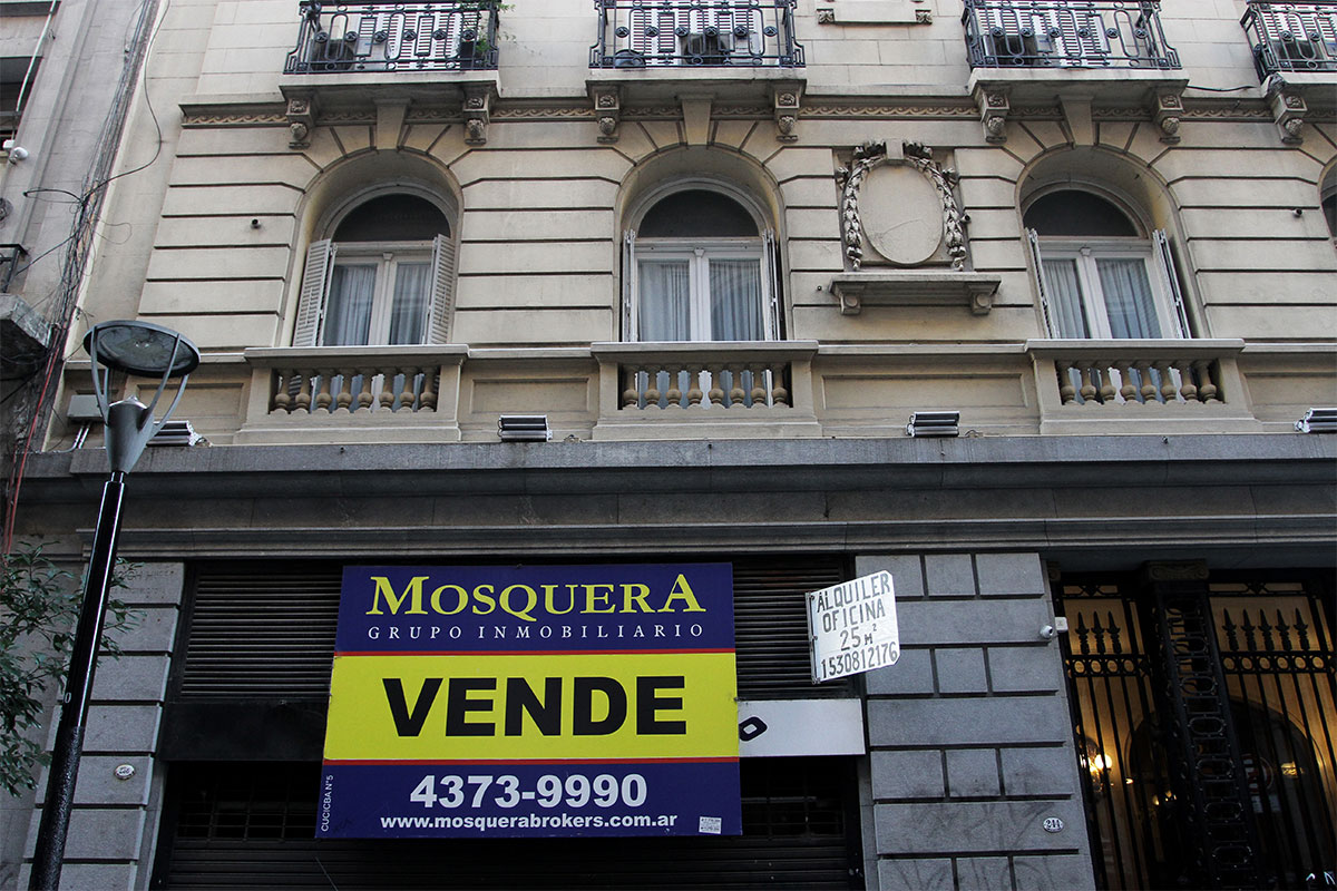 Oficinas vacías y calles silenciosas: de aquel clásico microcentro ...
