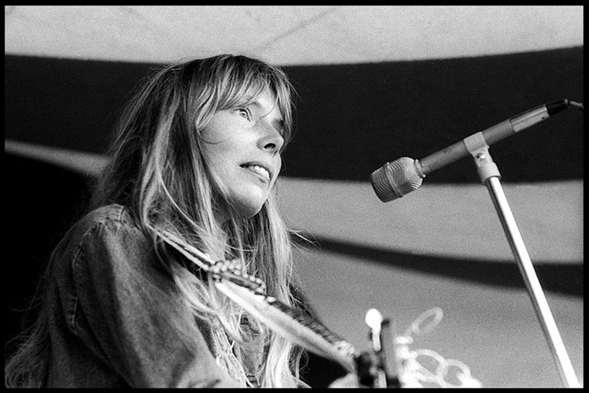 Joni Mitchell cumple 80 años: la gran cantautora de voz inigualable que ...
