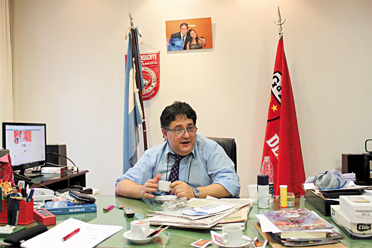 Revés para el DNU de Milei: la justicia mandó a tratar por separado los ...