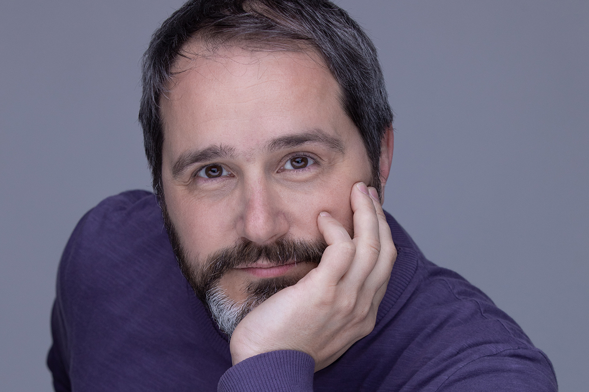 "Luces azules", crónicas y entretelones de una familia elegida que ...