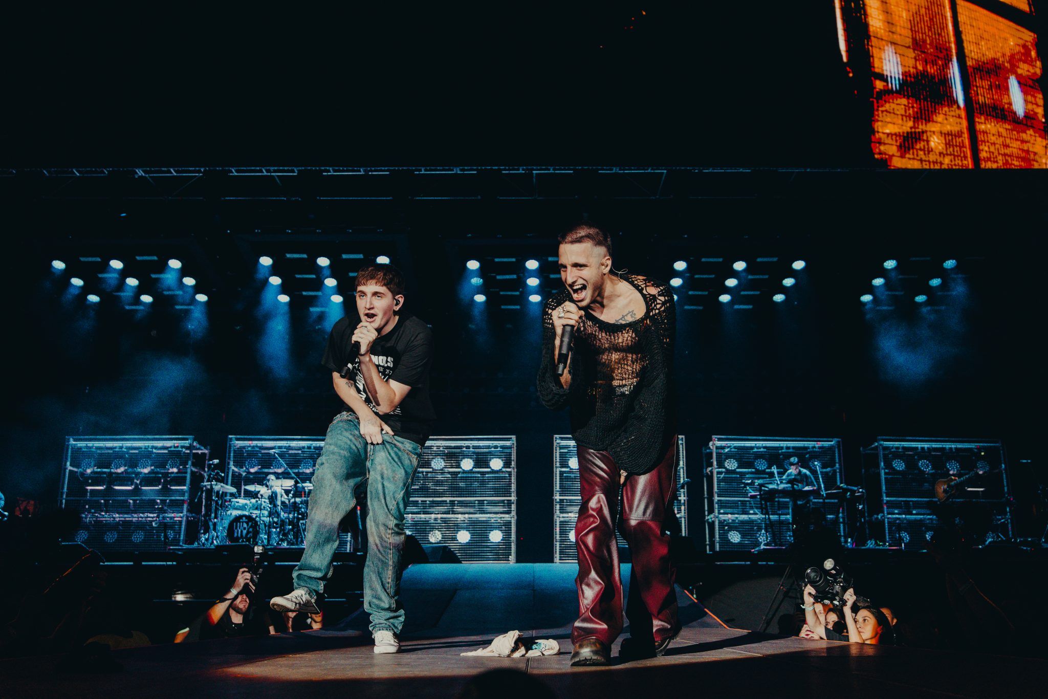 Wos encendió su gira “Descartable” con un multitudinario ritual en la ...