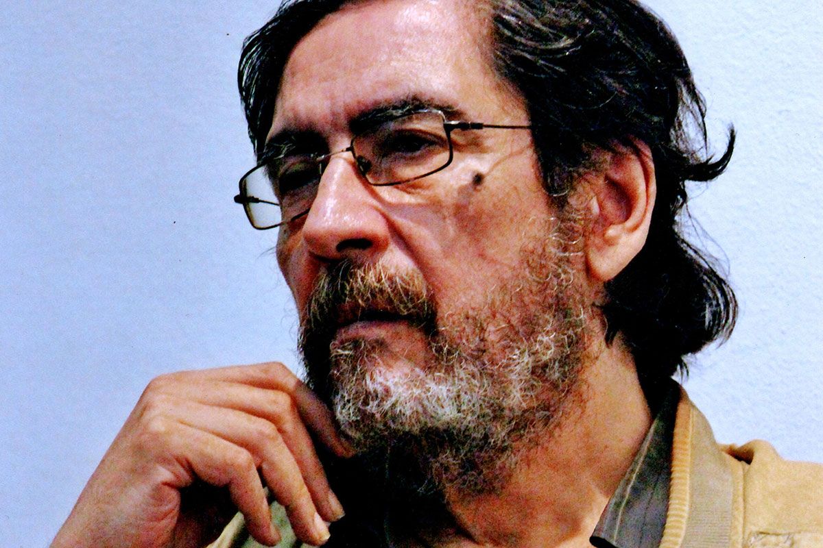 Luis Benítez: "El humor es la trinchera anterior a la desesperación"