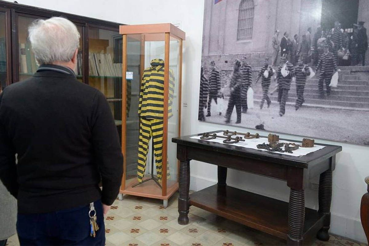 Tras 41 años, vuelve el uniforme a las cárceles: presos de alto perfil ...