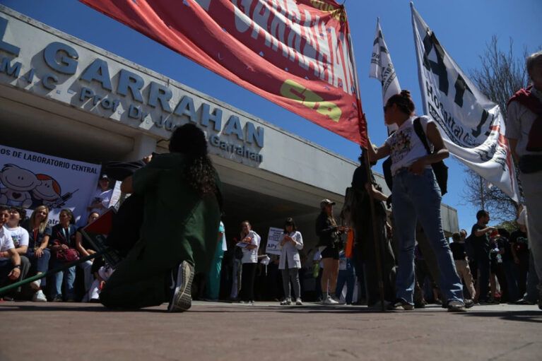 Aumentos de hasta el 61% en el Garrahan: trabajadores celebraron un ...