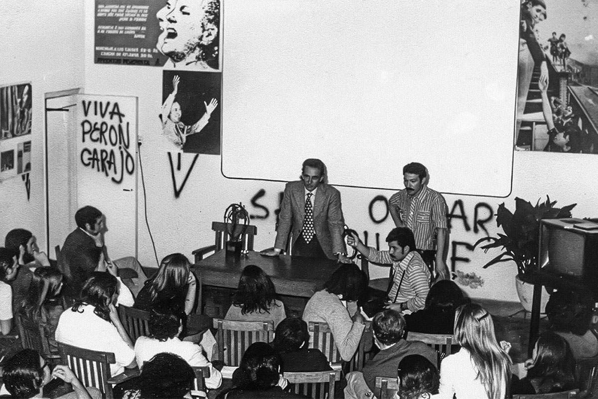 La epopeya de "La hora de los hornos" en un libro que retrata el pasado ...